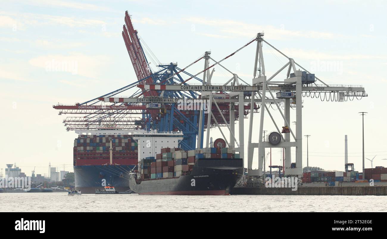 Der Containerterminal Tollerort CTT der Hamburger Hafen und Logistik AG ...