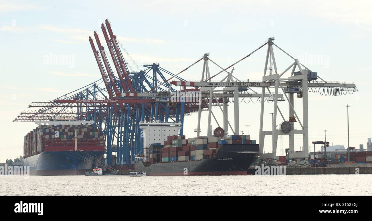 Der Containerterminal Tollerort CTT der Hamburger Hafen und Logistik AG ...