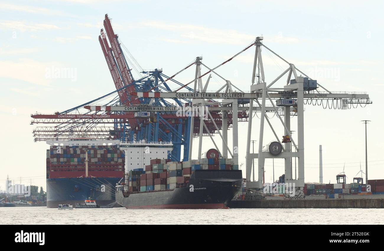 Der Containerterminal Tollerort CTT der Hamburger Hafen und Logistik AG ...