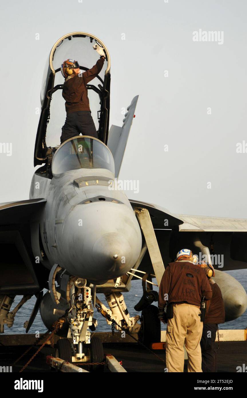 1007116362C-304 5th FLEET AREA OF RESPONSIBLITY (July 11, 2010) A plane ...