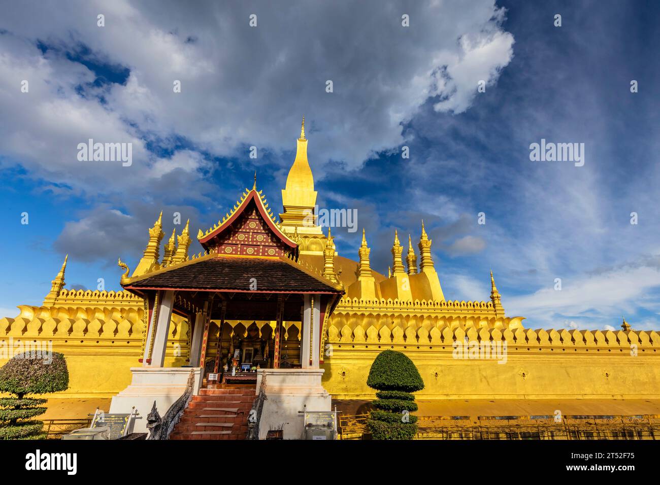 Pha That Luang, That Luang, national symbolic Buddhist stupa, chapel ...