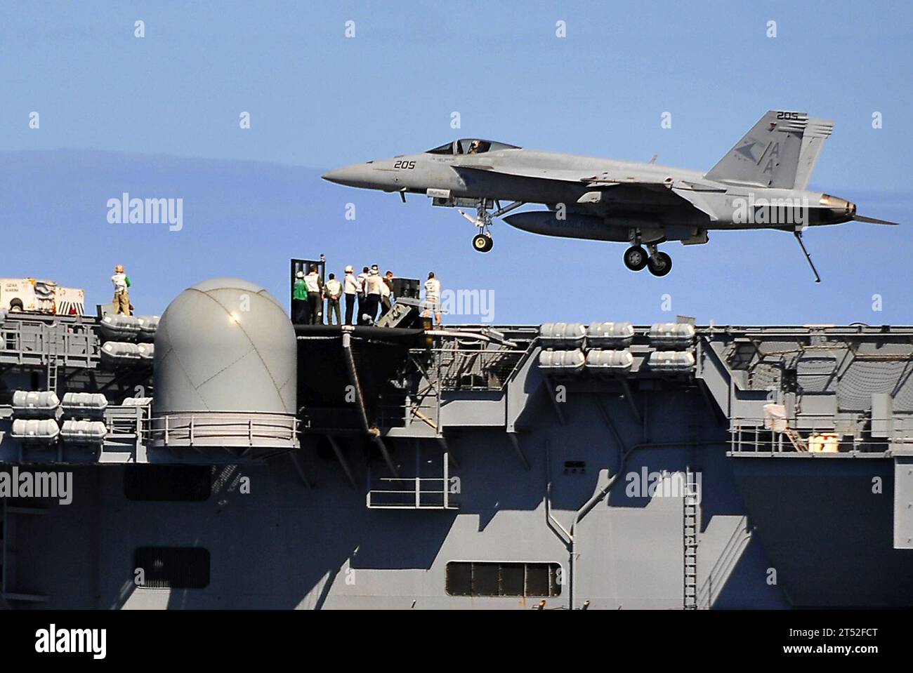 1003234774B-384 PACIFIC OCEAN (March 23, 2010) An FA/18E Super Hornet ...