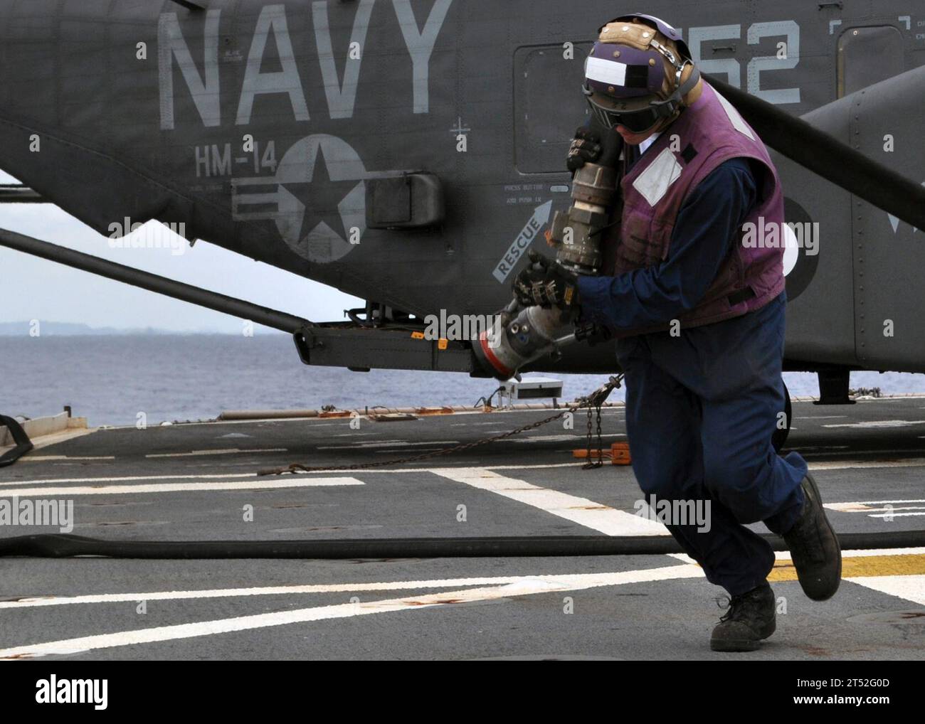 aircraft, amphibious transport dock ship, flight deck, Sailor, U.S ...