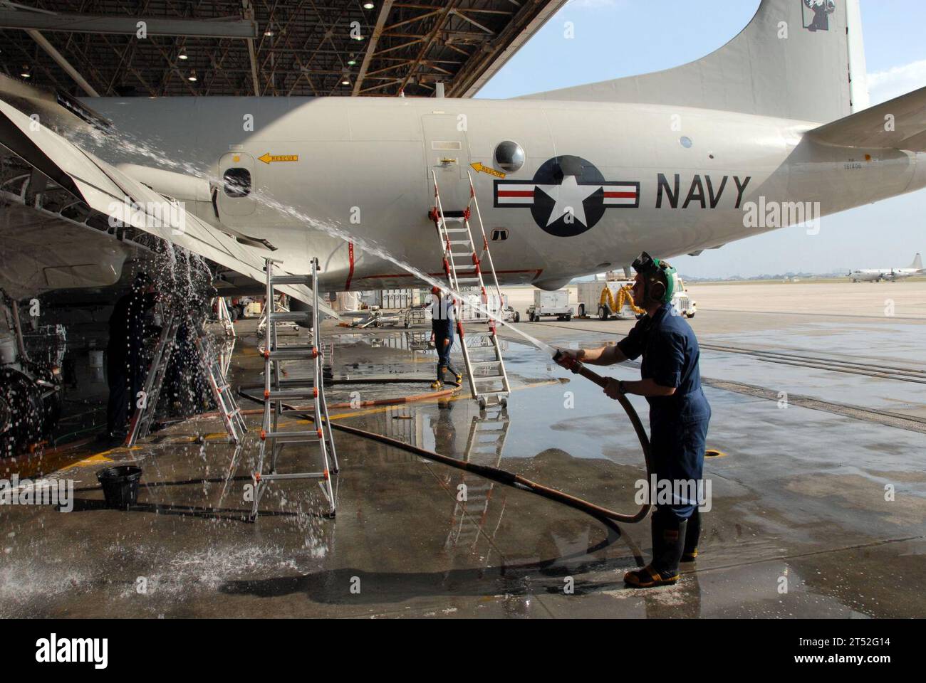 aircraft, Airplane, maintenance, Wash Stock Photo - Alamy
