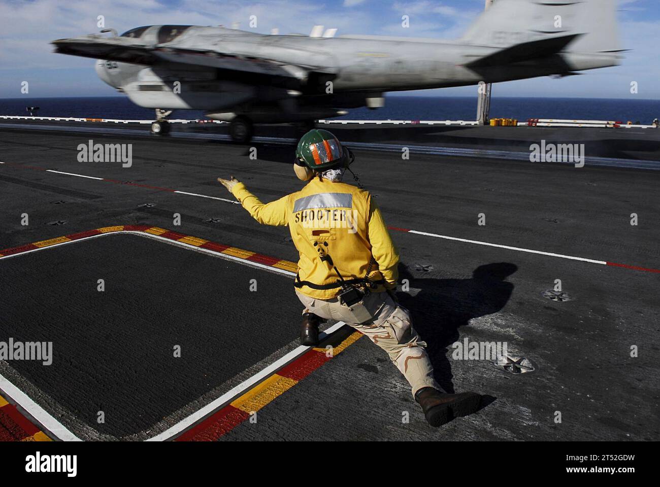 Plane launch carrier hi-res stock photography and images - Alamy