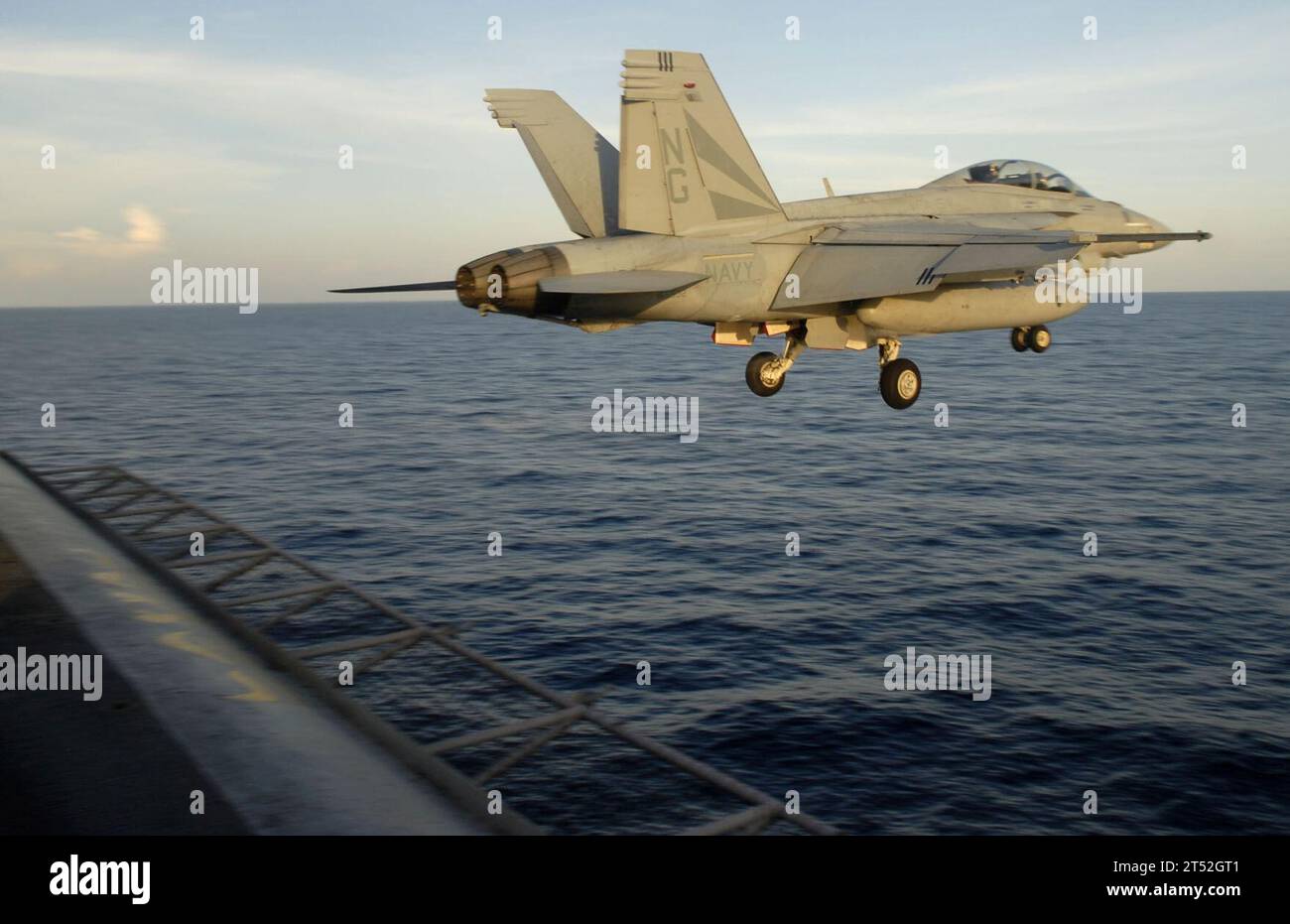 194 wing hi-res stock photography and images - Alamy