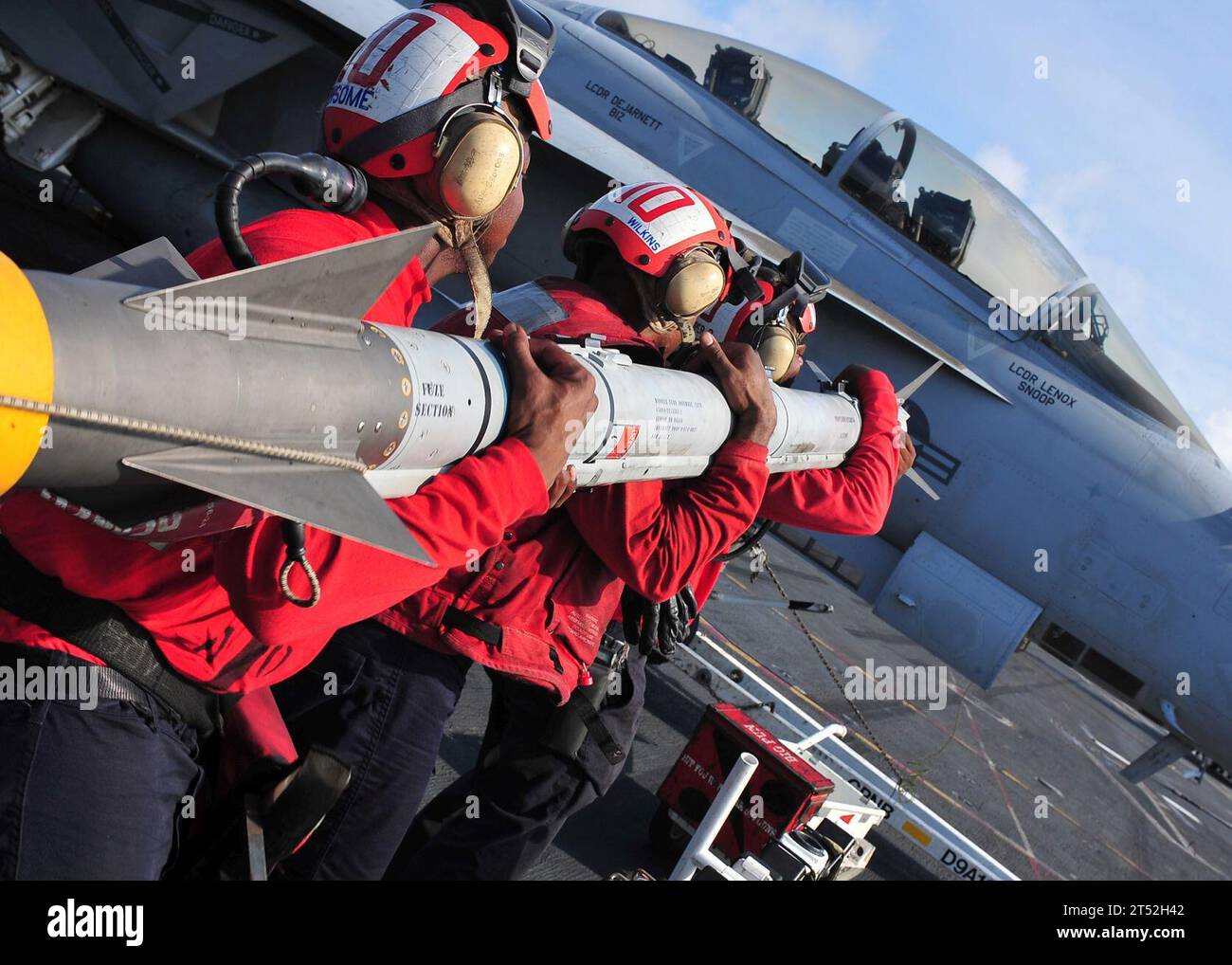 1008190593C-018 ATLANTIC OCEAN (Aug. 19, 2010) Sailors assigned to the ...