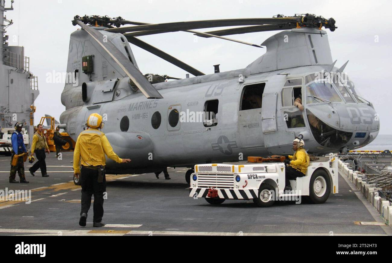 0908015822P-015 PACIFIC OCEAN (Aug. 1, 2009) Sailors from the air ...