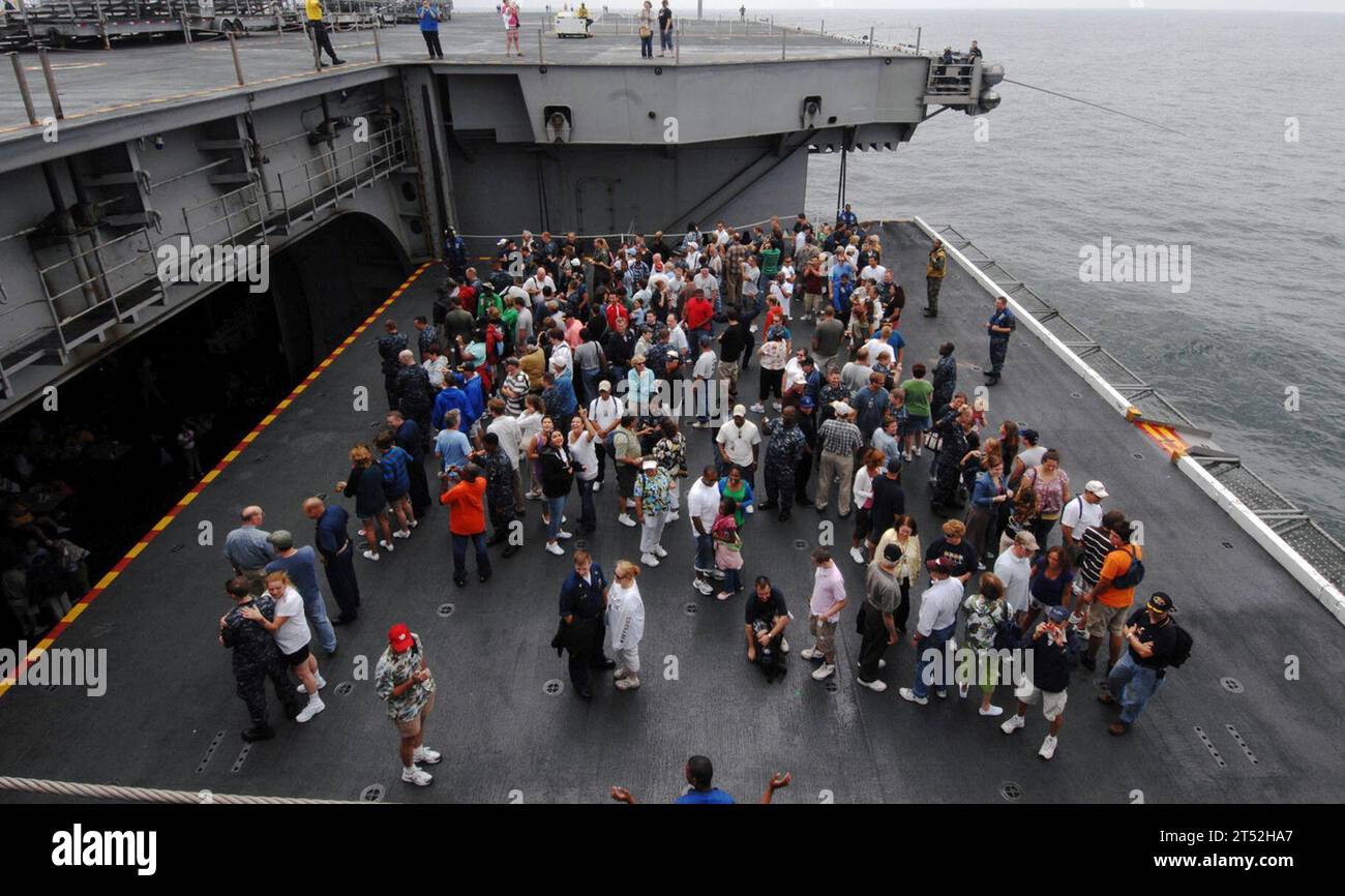 aircraft, elevator, flight deck, HANGAR BAY, personell, ride Stock ...