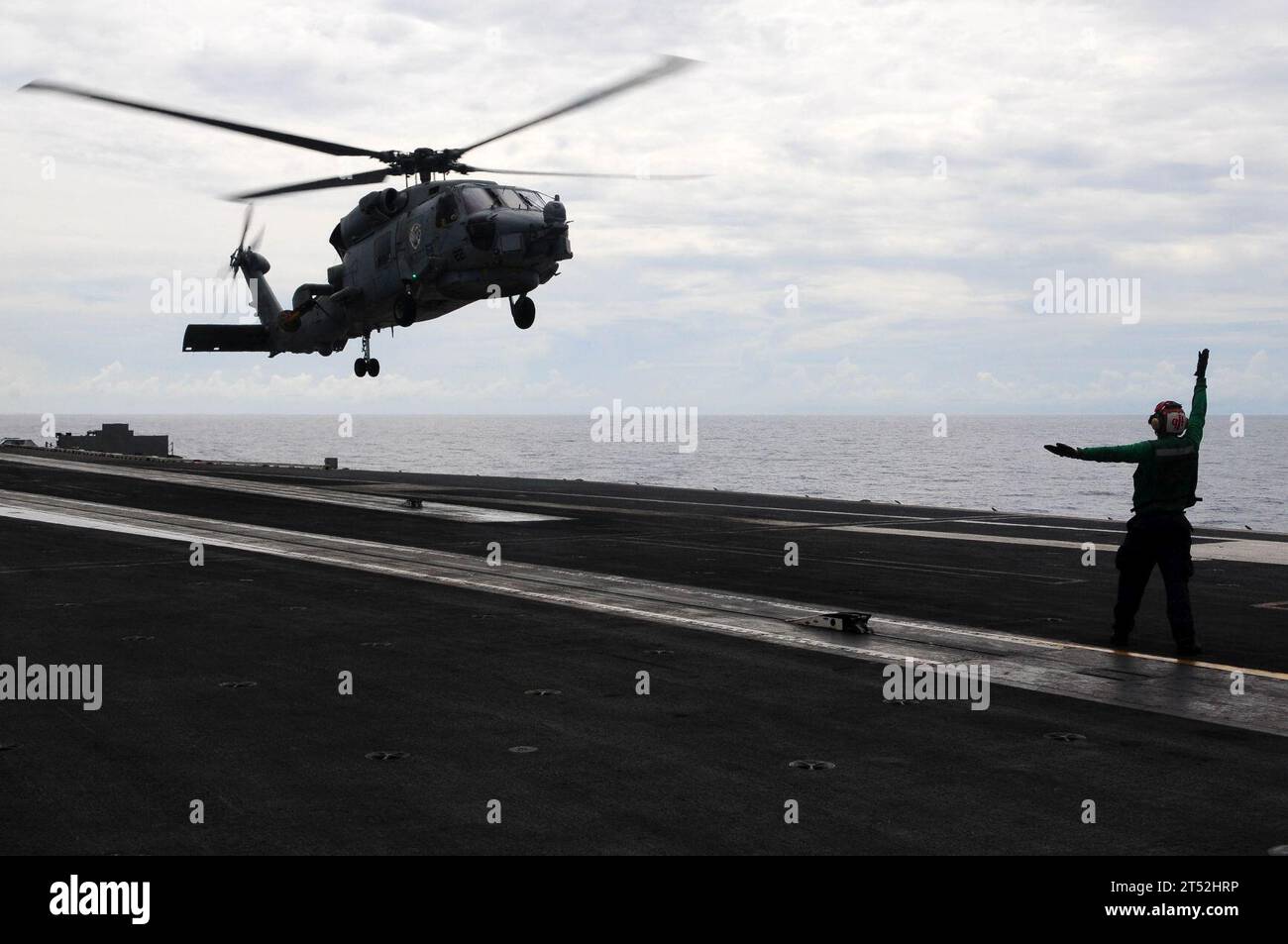 110824UO379-080 PACIFIC OCEAN (Aug. 24, 2011) An SH-60B Sea Hawk ...