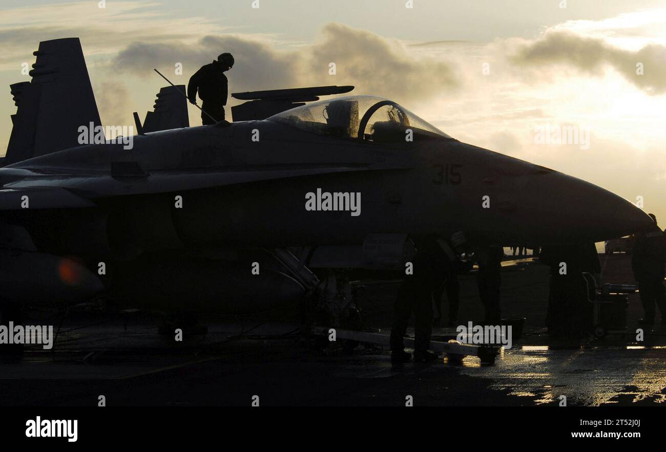 Aircraft flight deck hi-res stock photography and images - Alamy