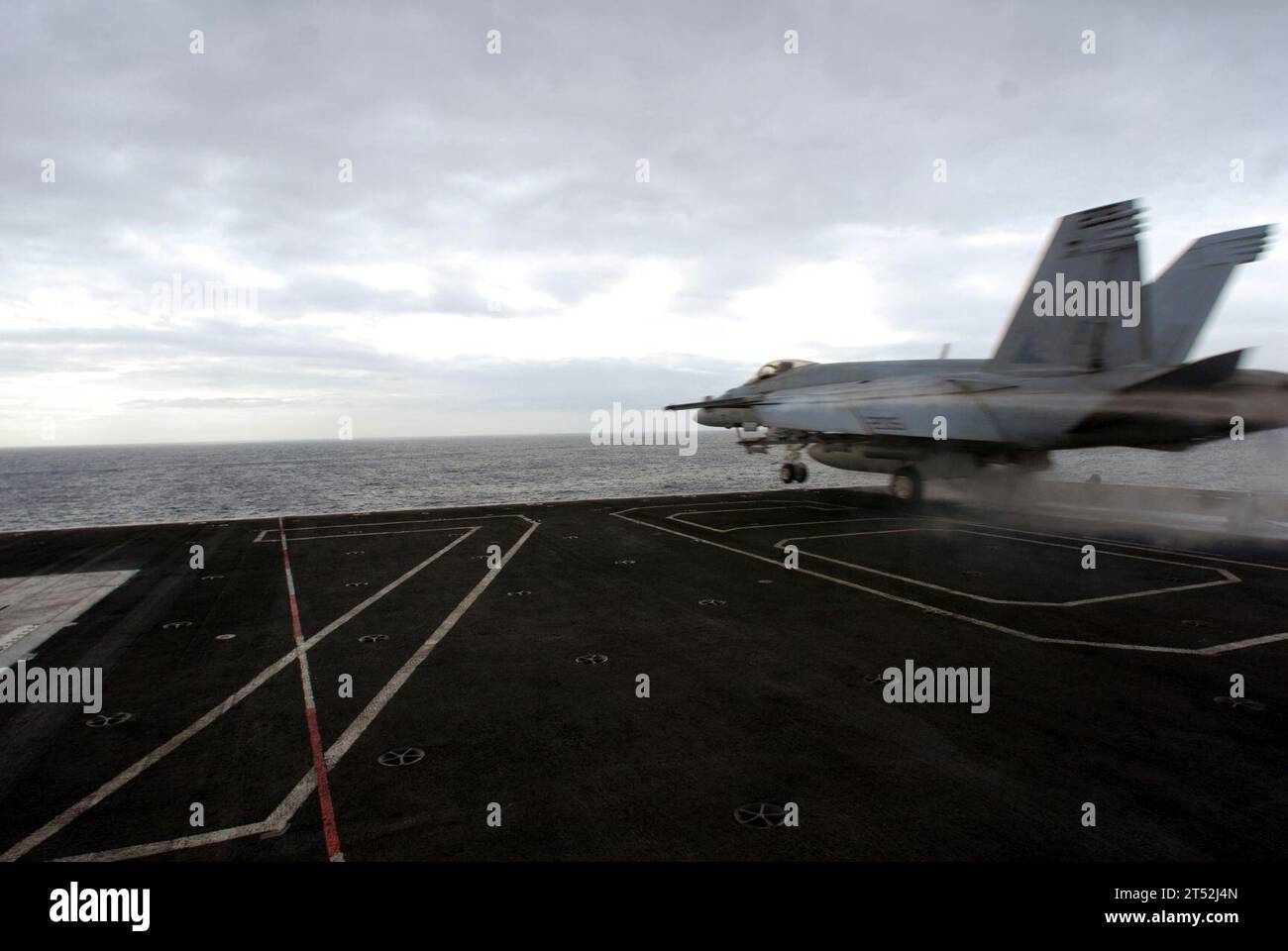 0811247730P-183 PACIFIC OCEAN (Nov. 24, 2008) The last fixed-wing ...