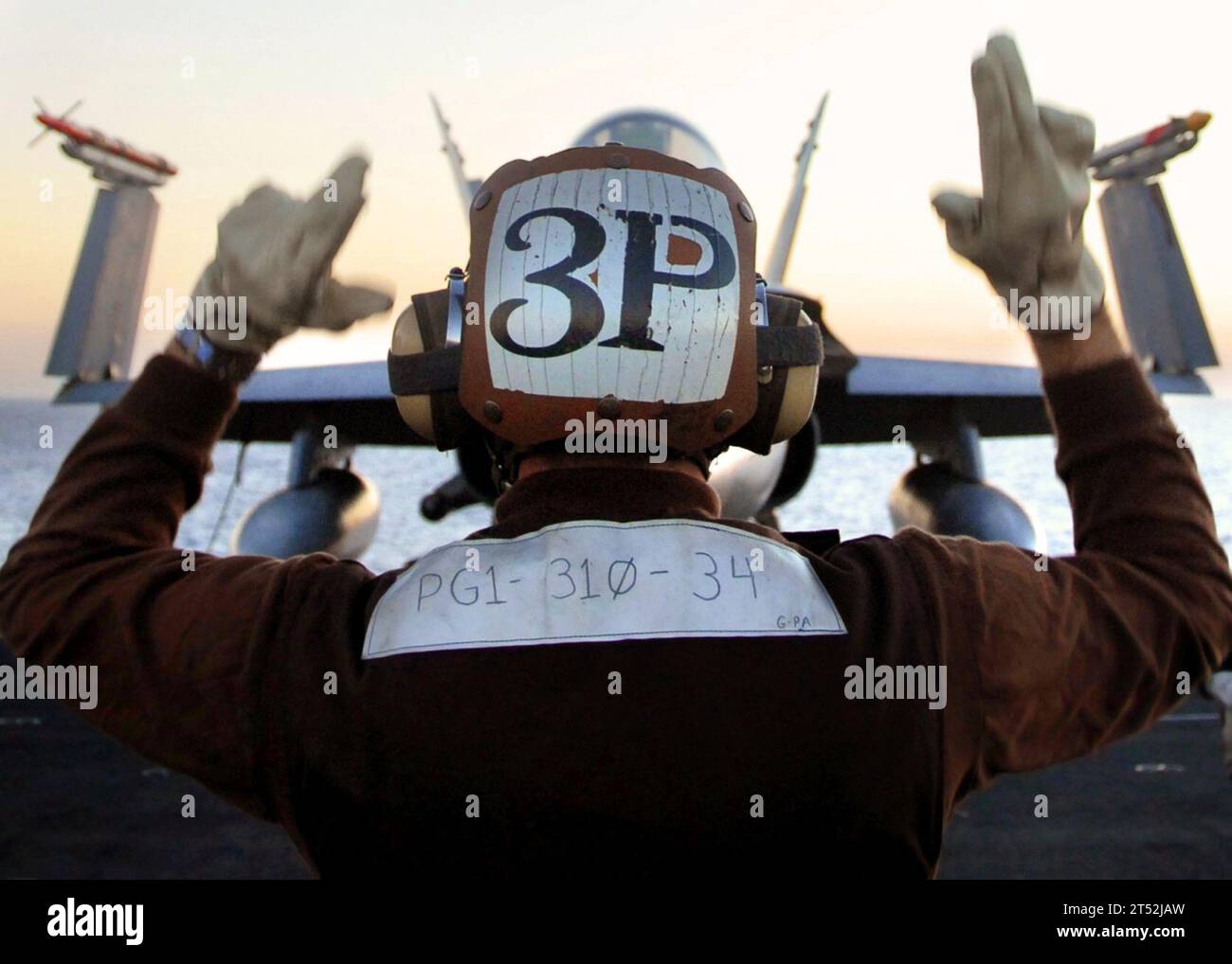 0710297981E-216 PACIFIC OCEAN (Oct. 29, 2007) - A plane captain ...