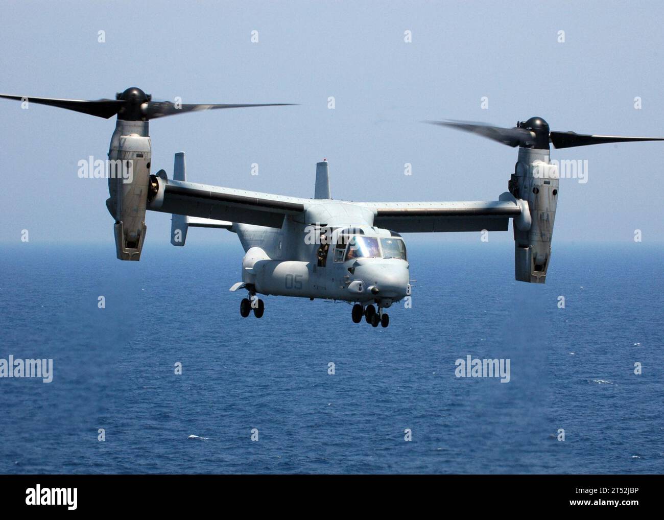 0807226822T-081 ATLANTIC OCEAN (July 22, 2008) An MV-22 Osprey assigned ...