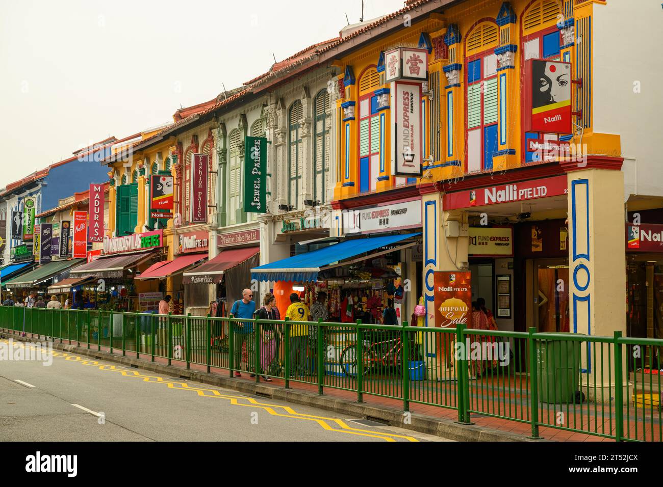 A street scene in Little India, Singapore Stock Photo - Alamy