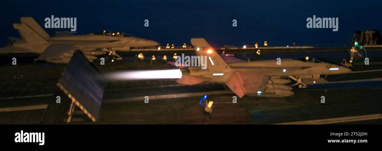 Launch flight deck hi-res stock photography and images - Alamy