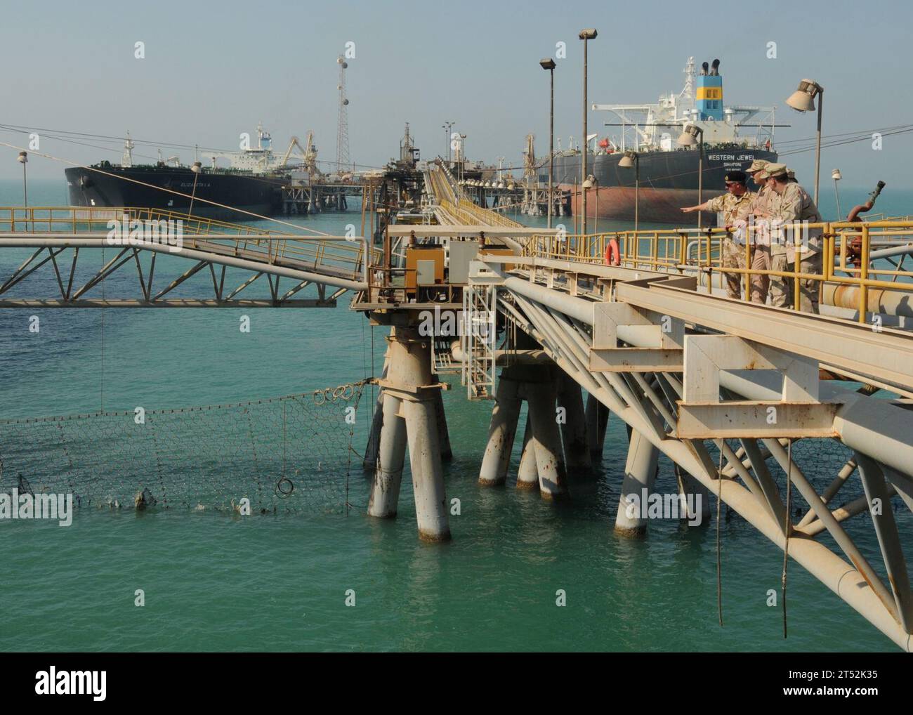 Al basra oil terminal hi-res stock photography and images - Alamy