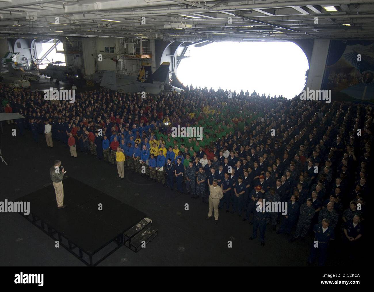 Uss george washington crew hi-res stock photography and images - Alamy