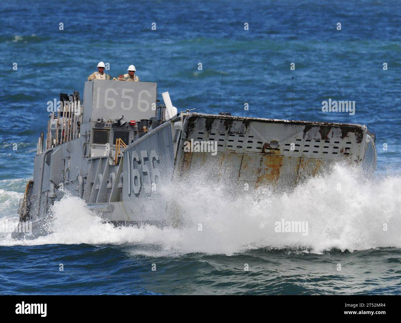0905155345W-201 ATLANTIC OCEAN (May 15, 2009) A landing craft unit (LCU ...