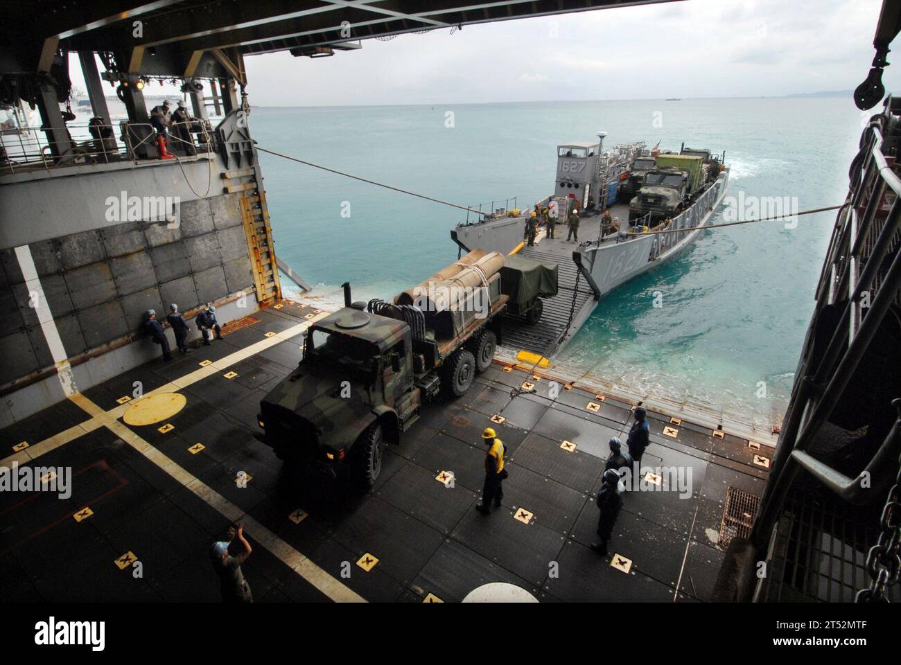 Load vehicles hi-res stock photography and images - Alamy