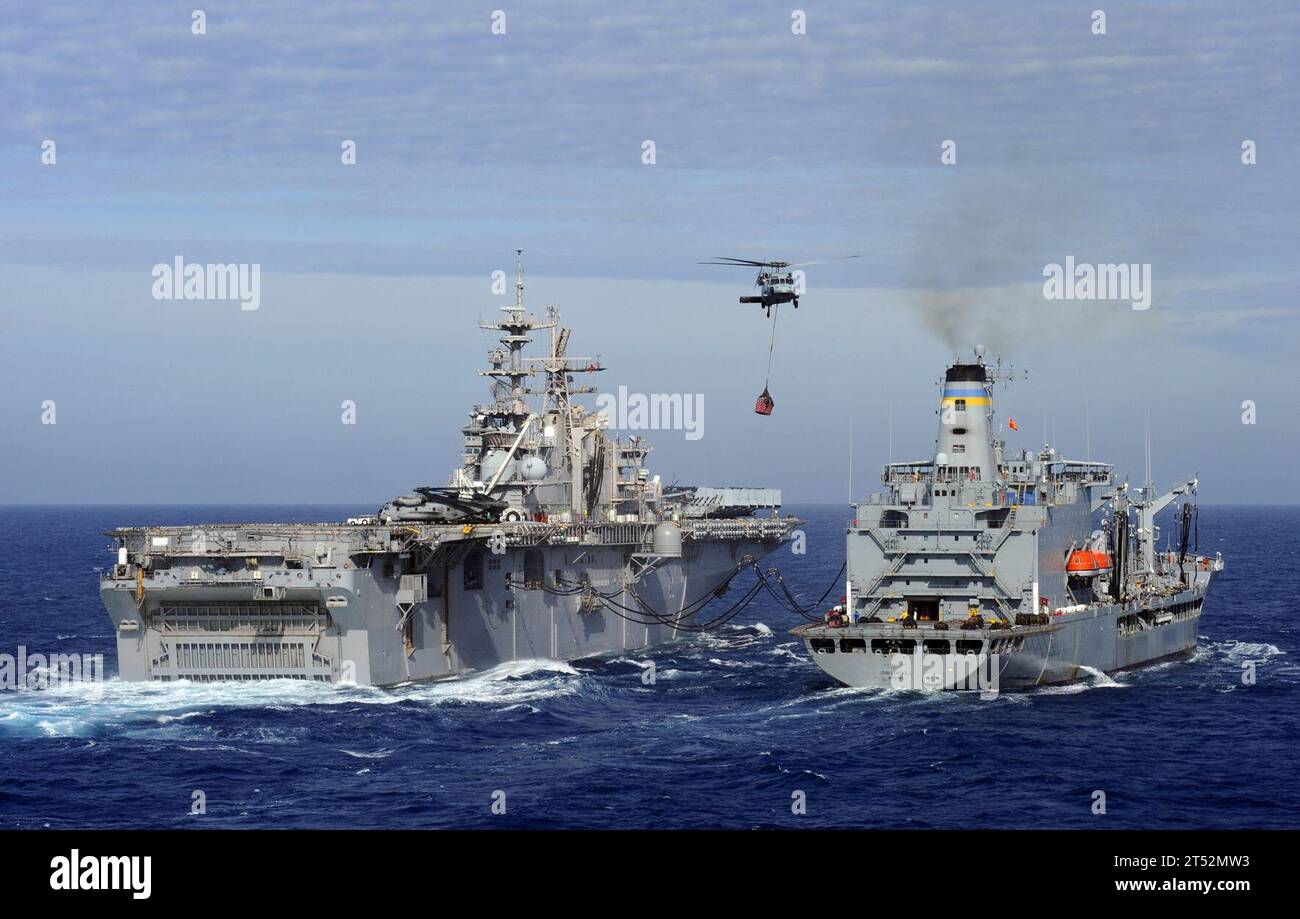 0905235345W-265 ATLANTIC OCEAN (May 23, 2009) An MH-60S Sea Hawk ...