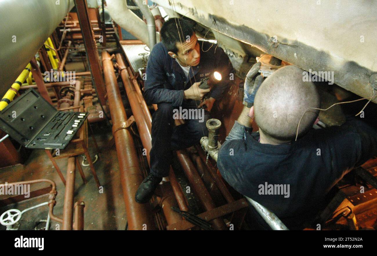 Amphibious assault ship uss boxers lhd 4 hi-res stock photography and ...