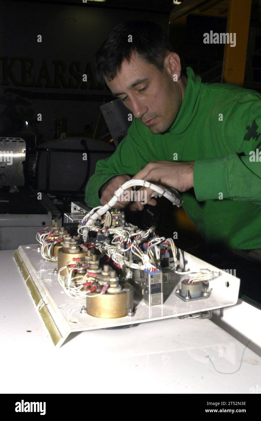amphibious assault ship USS Kearsarge (LHD 3), HANGAR BAY, Maritime ...