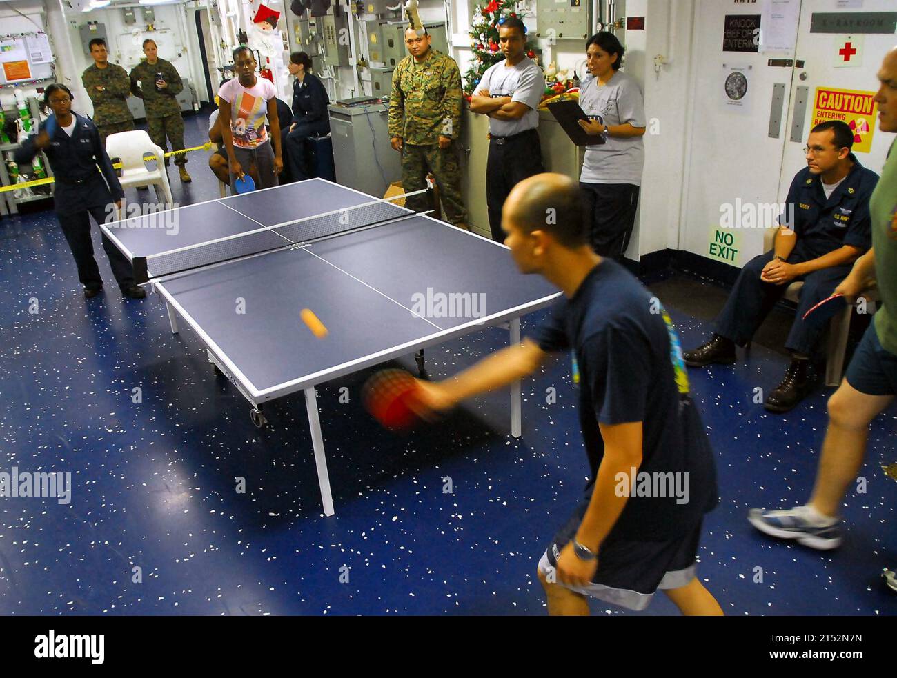 0712224774B-027 INDIAN OCEAN (Dec. 23, 2007) Lcdr. Lu Le returns a ...