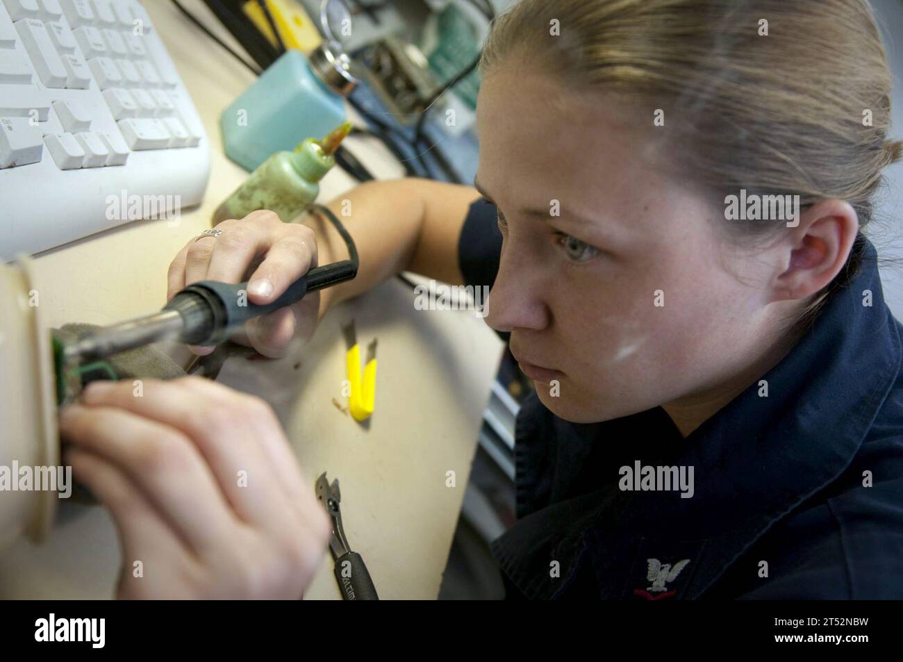 amphibious assault ship, atlantic ocean, female Sailor, flight deck ...