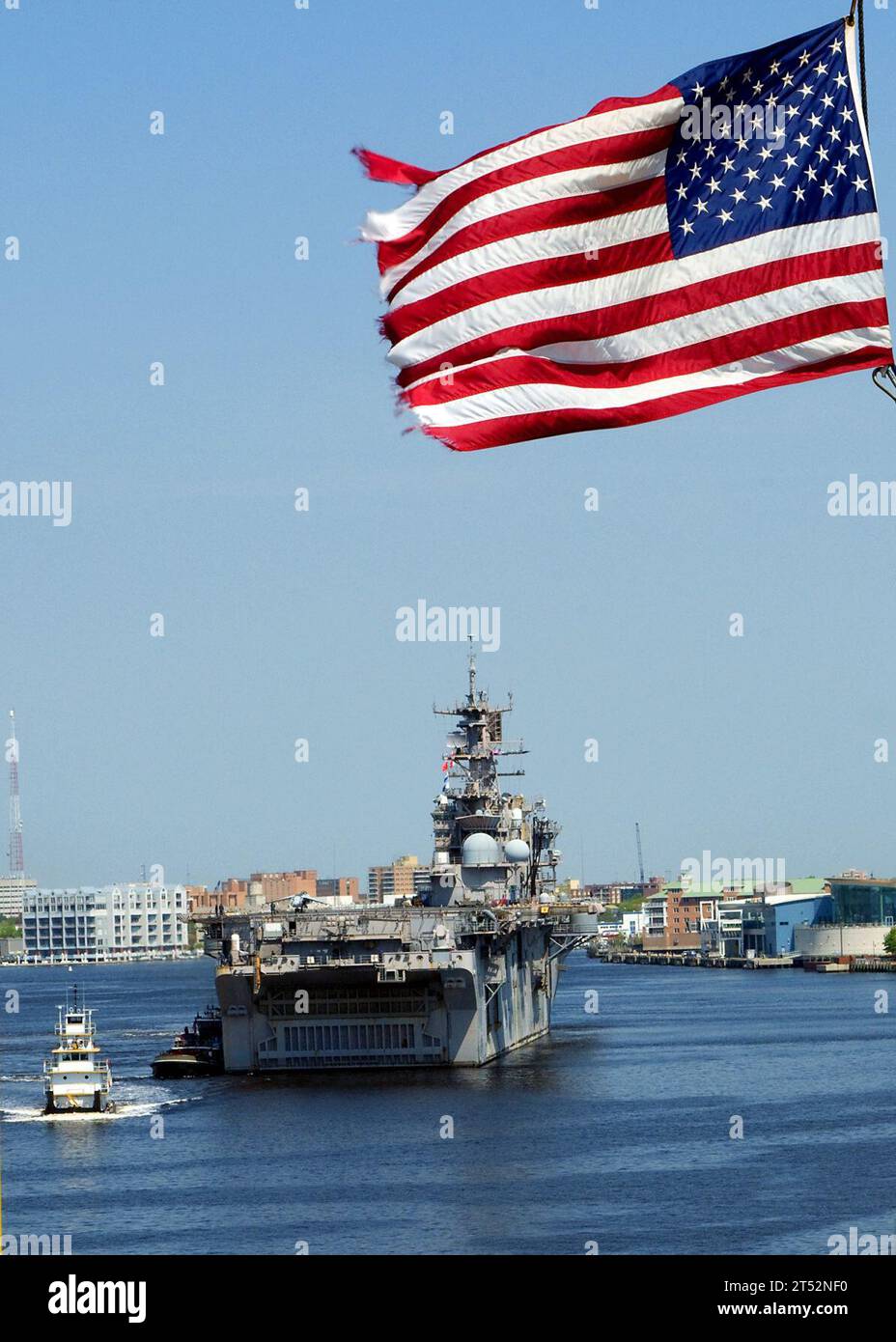 1004124649B-096 NORFOLK (April 12, 2010) The multipurpose amphibious ...