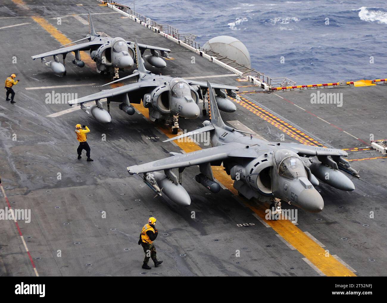 0912038655E-002 ATLANTIC OCEAN (Dec. 3, 2009) An AV-8B Harrier from ...
