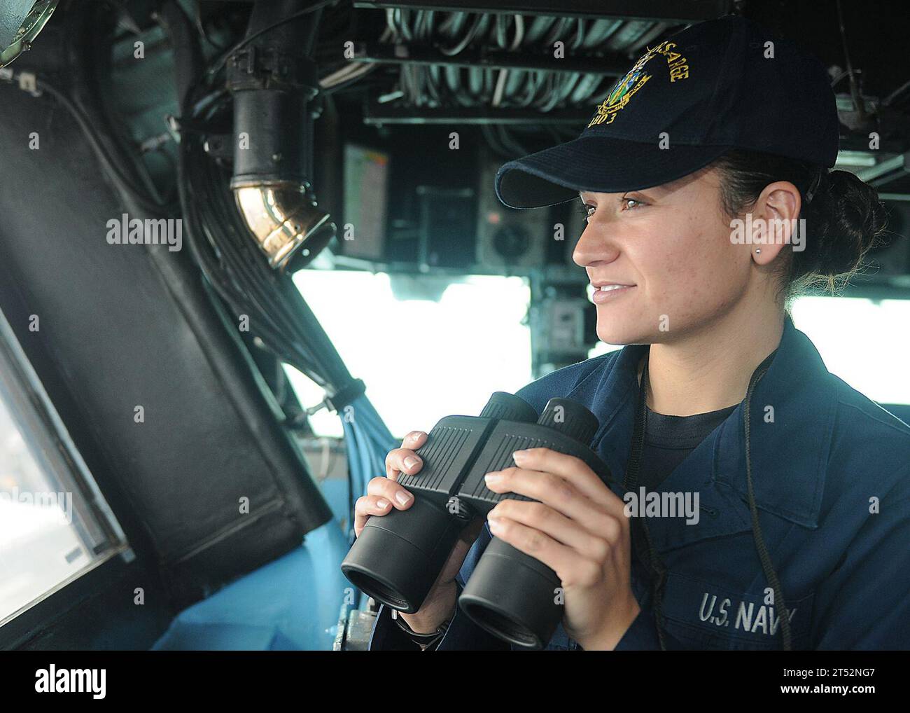 amphibious assault ship, bridge, command ship, Kearsarge Amphibious ...