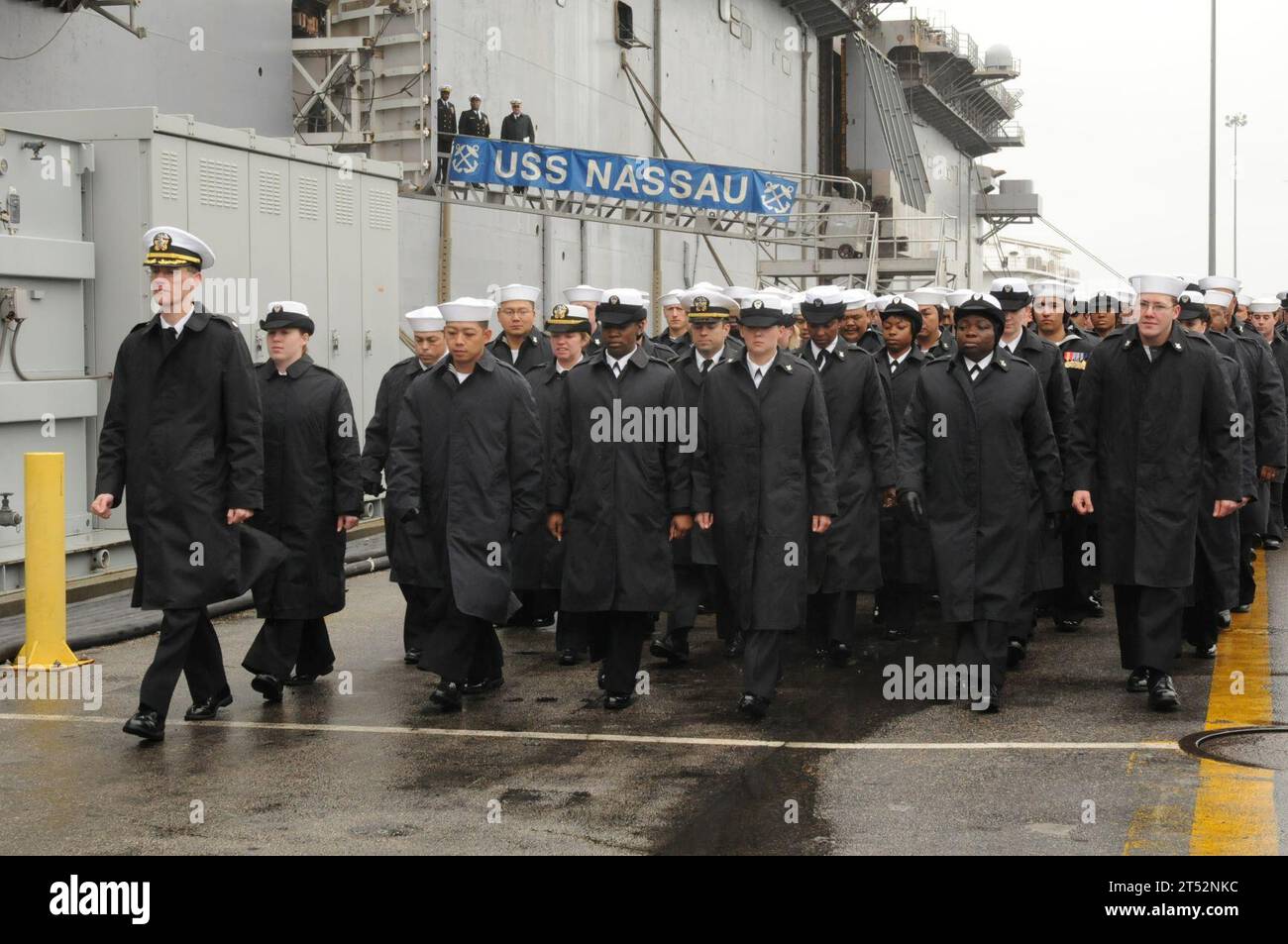1103317978T-005 NORFOLK (March 31, 2011) Sailors from the amphibious ...