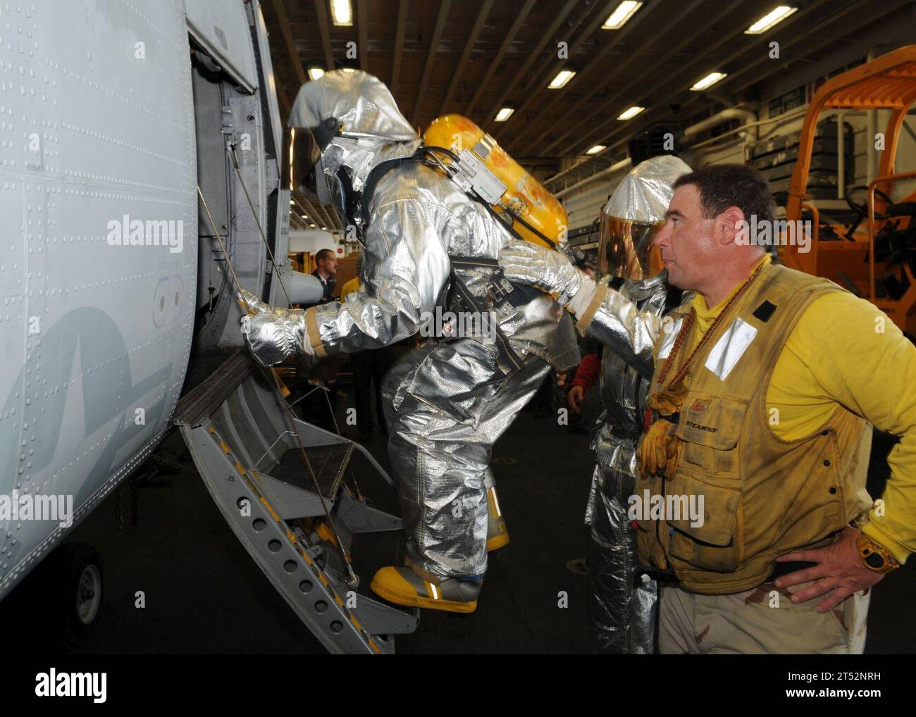 Crash and salvage fire team hi-res stock photography and images - Alamy