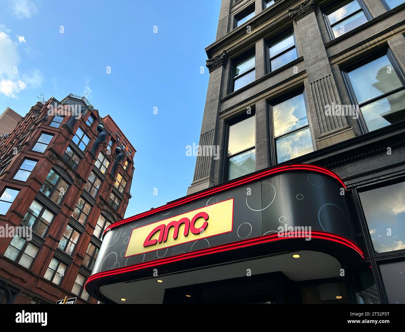 Movie theater exterior with people hi-res stock photography and images ...