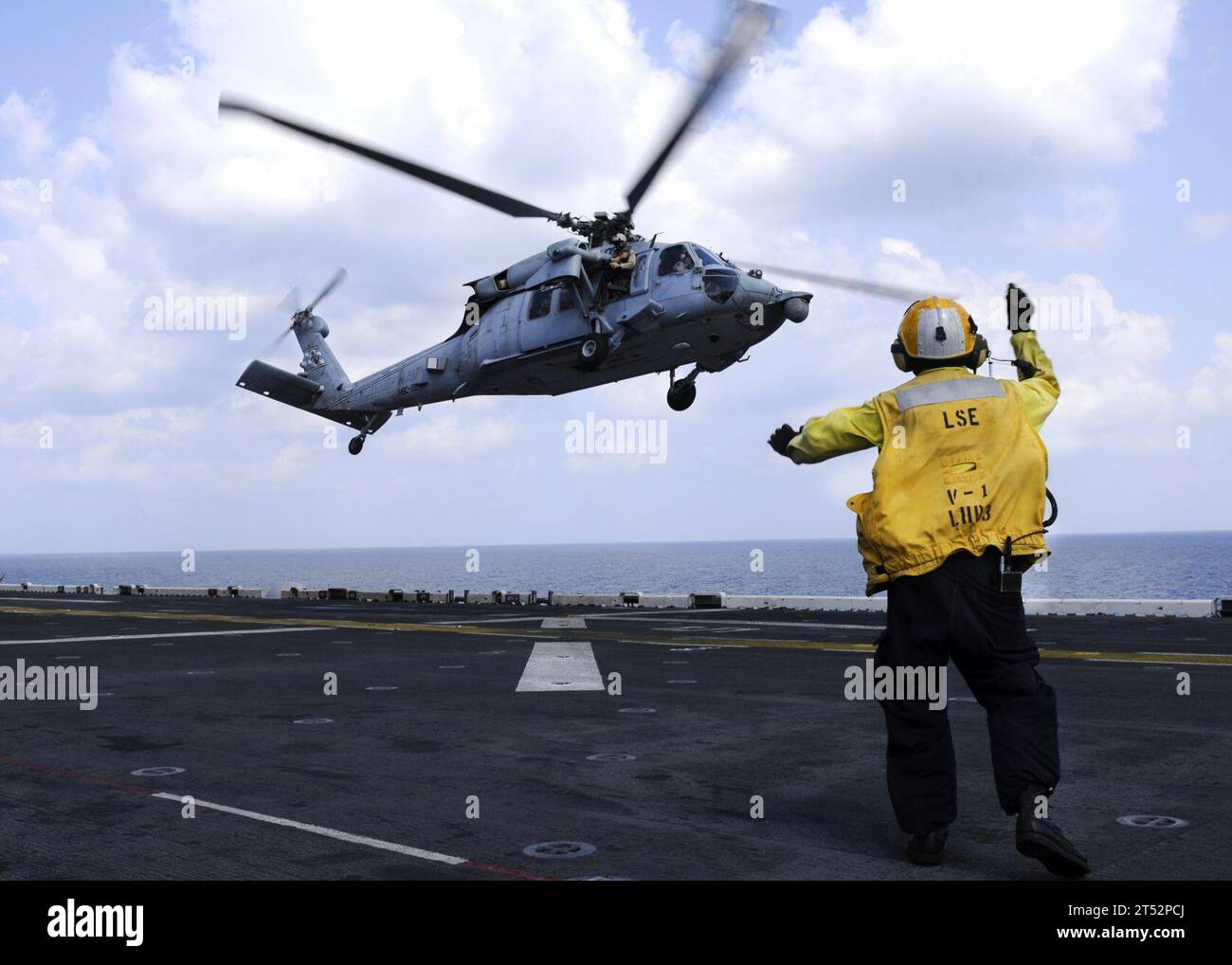 amphibious assault ship, helicopter, Helicopter Sea Combat Squadron 22 ...