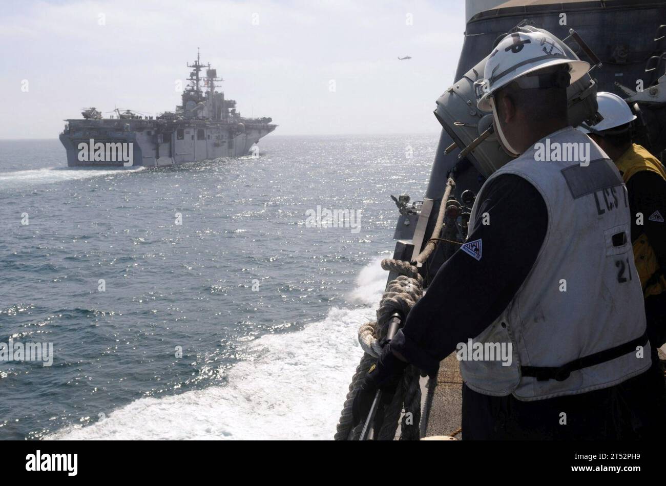 amphibious assault ship, Littoral Combat Ship, navy, refueling at sea ...