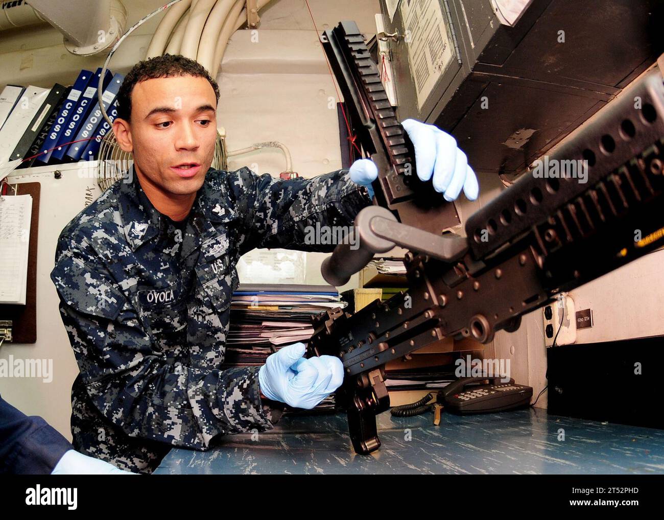 amphibious assault ship, M-240B machine gun, Sailors, U.S. Navy, USS ...