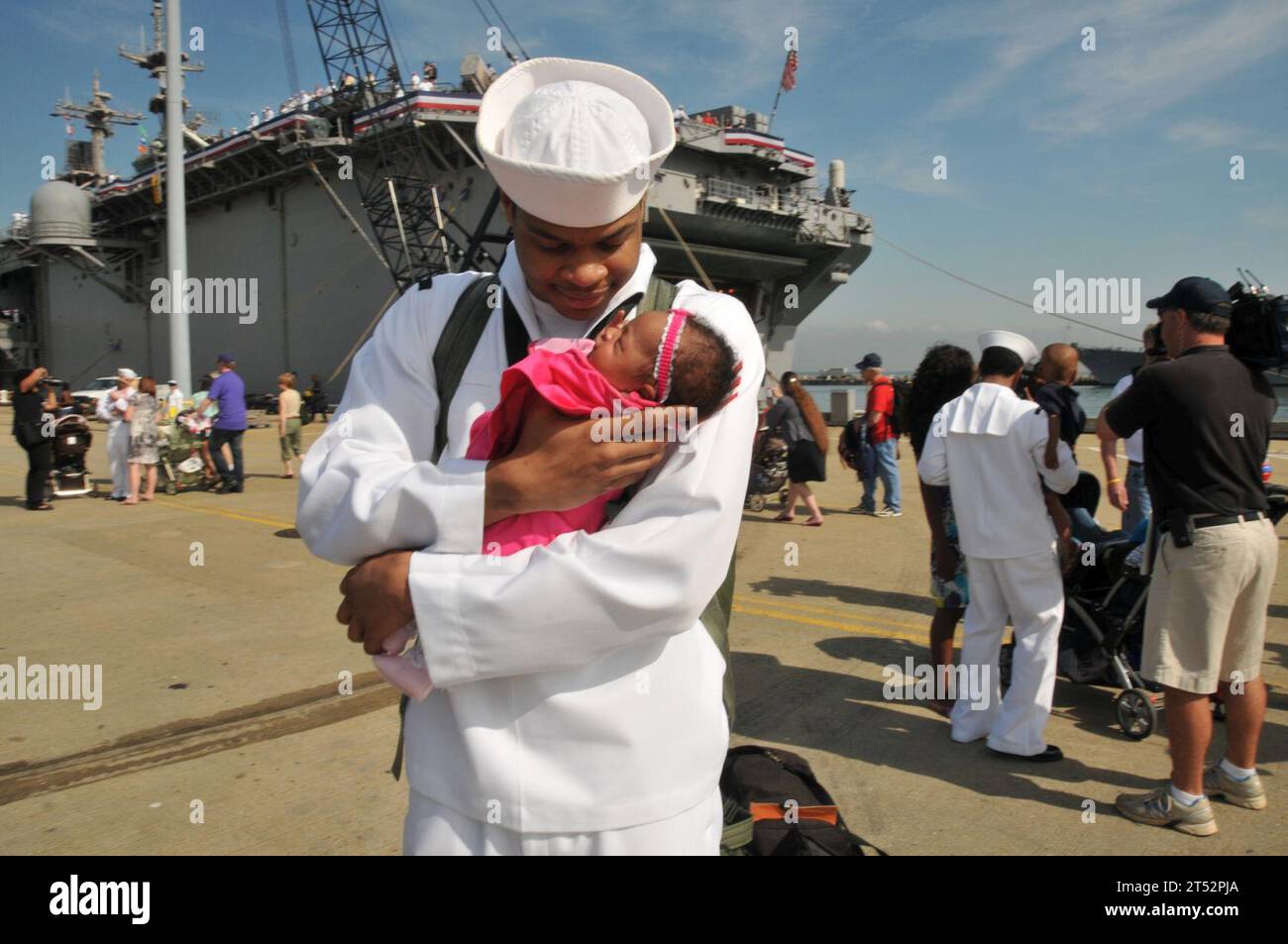 amphibious assault ship, Homecoming, Kearsarge Amphibious Ready Group ...