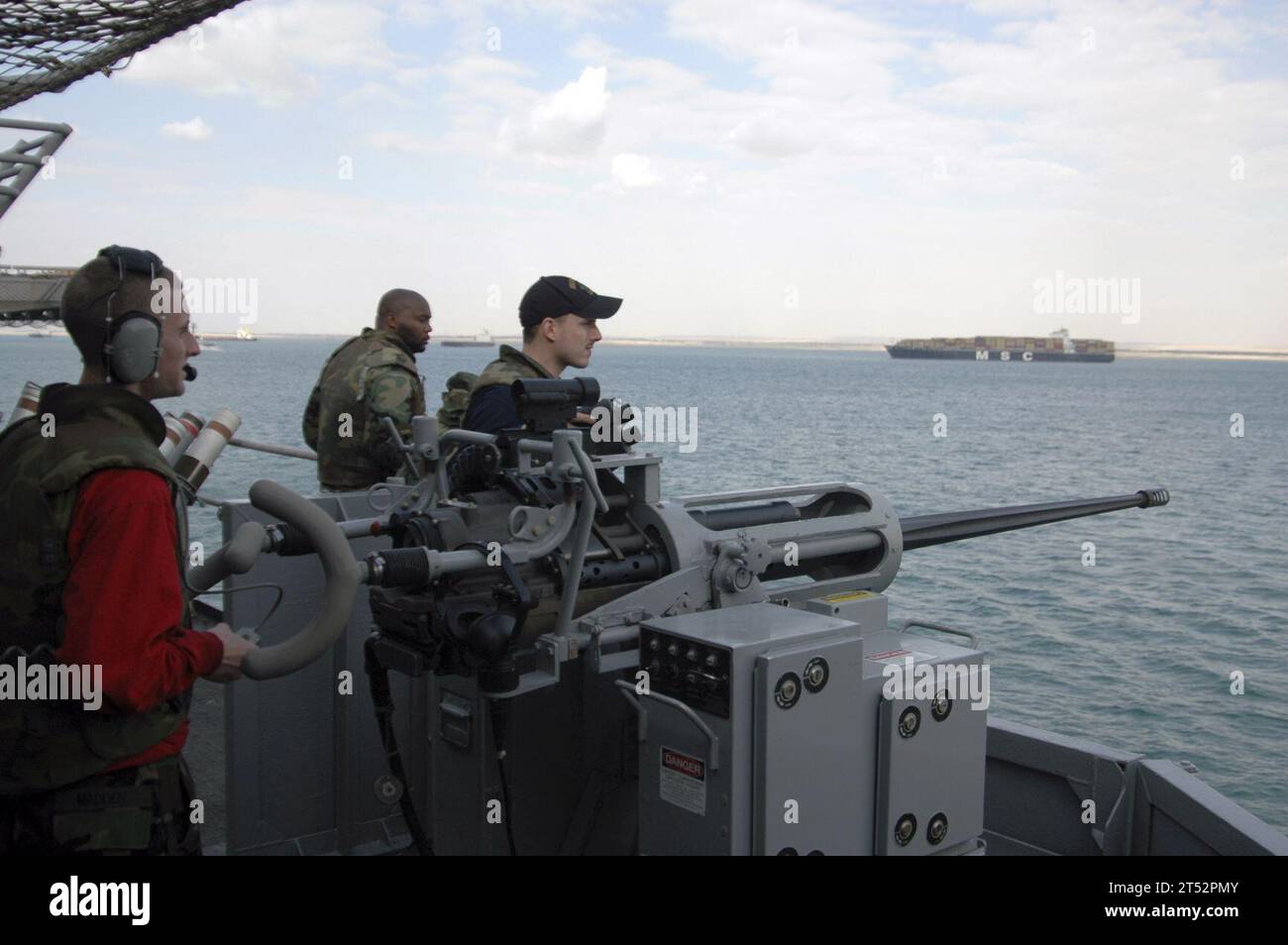 amphibious assault ship, MK-38 25mm machine gun, USS Bataan (LHD 5 ...