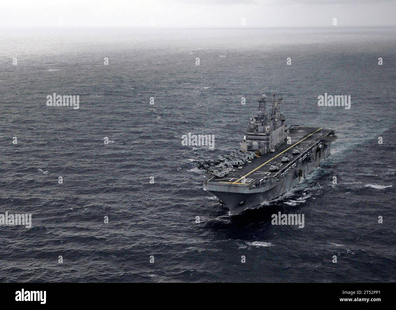 1011121485C-470 INDIAN OCEAN (Nov. 12, 2010) The amphibious assault ...