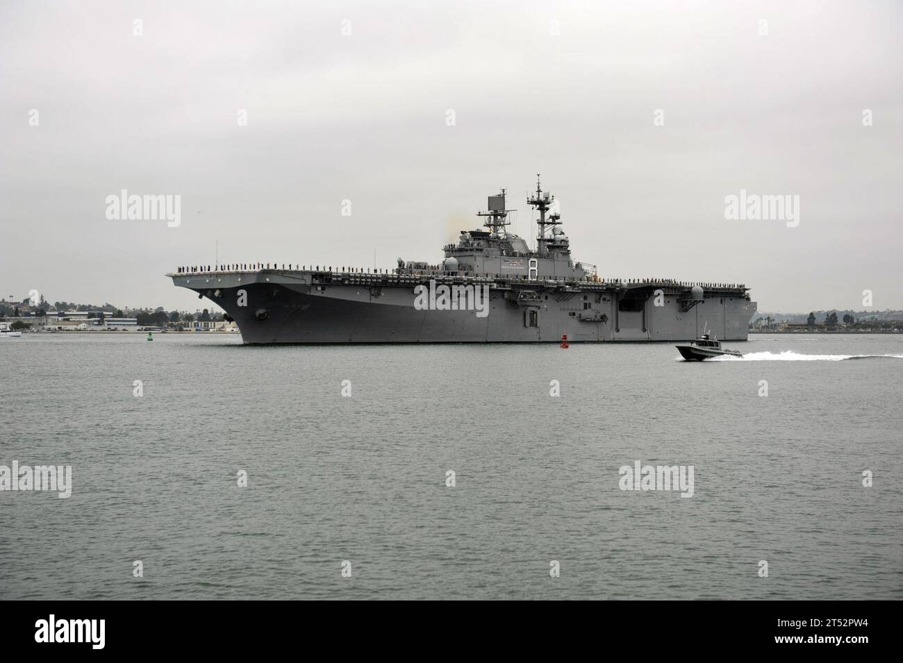 110810KS651-191 SAN DIEGO (Aug. 10, 2011) Sailors and Marines man the ...