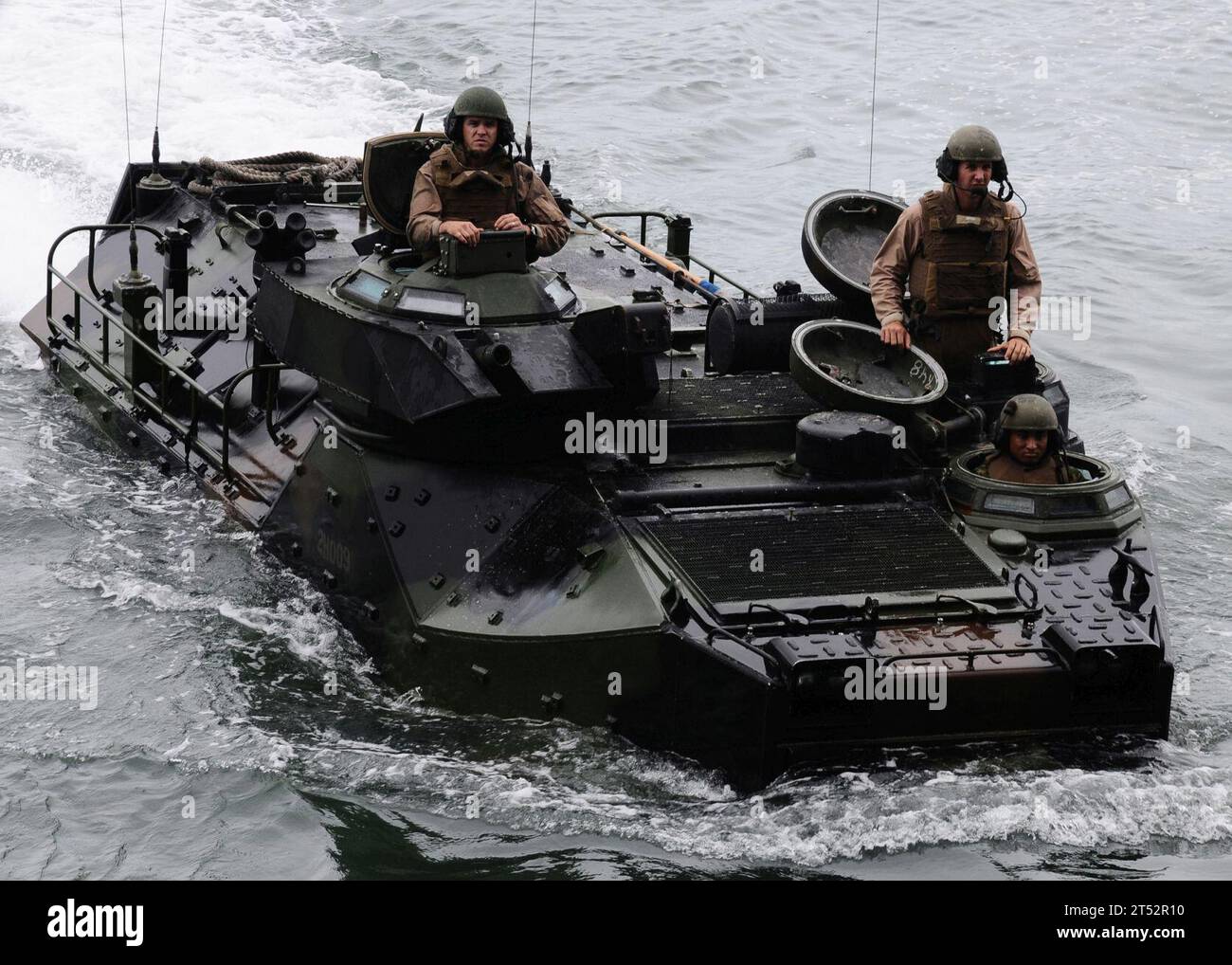 1009287508R-163 NORFOLK (Sept. 28, 2010) Marines assigned to the 4th ...