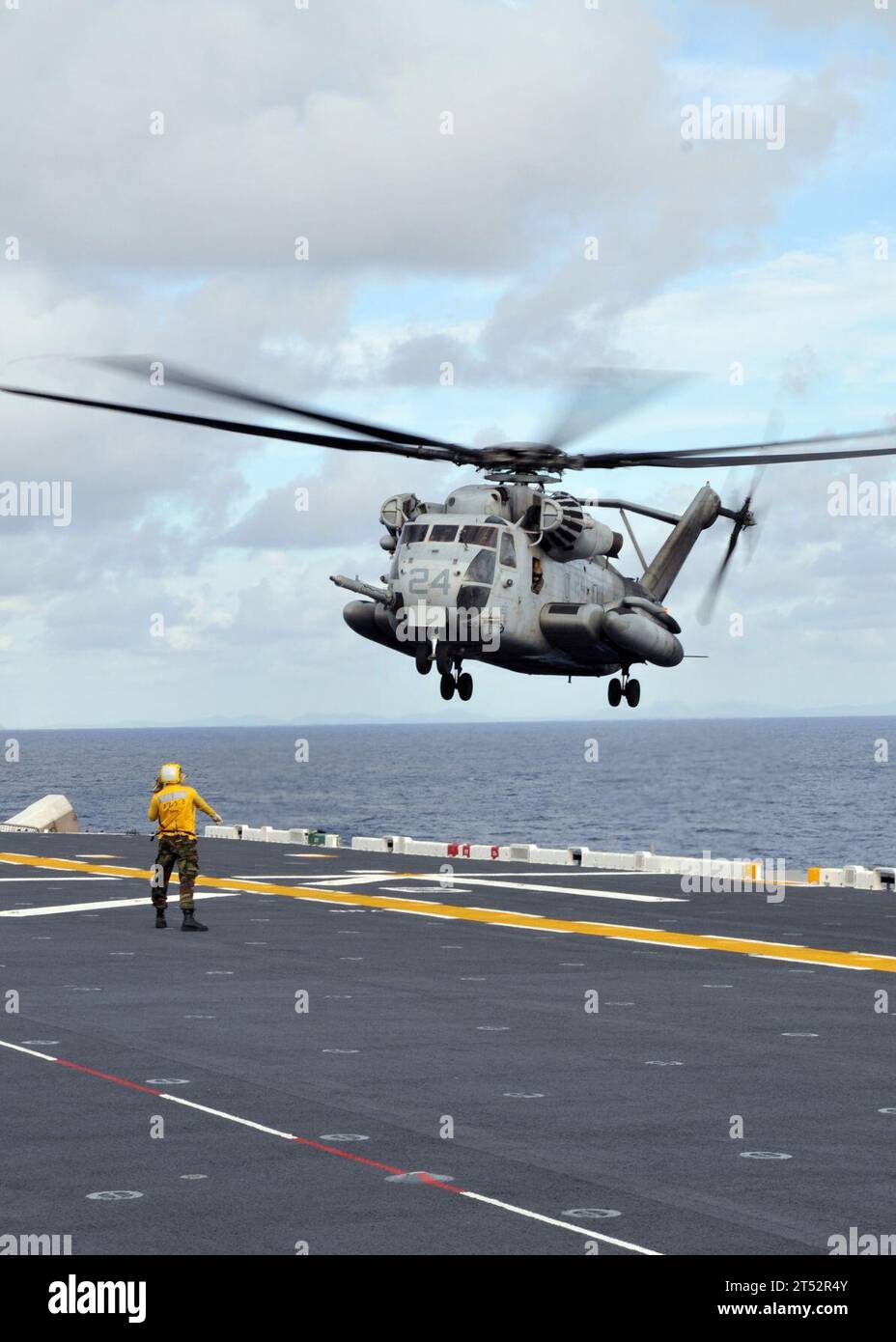 Amphibious Assault, CTF 76, Essex, Forward-deployed, helo, LHD2 Stock ...