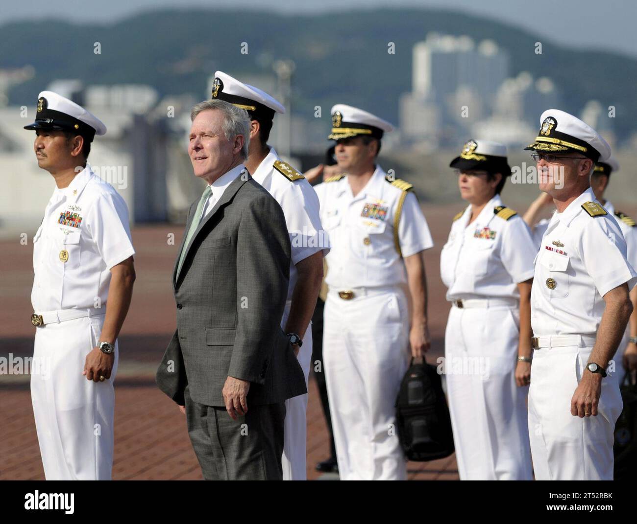 0908297280V-360 BUSAN, Republic of Korea (Aug. 29, 2009) Secretary of ...