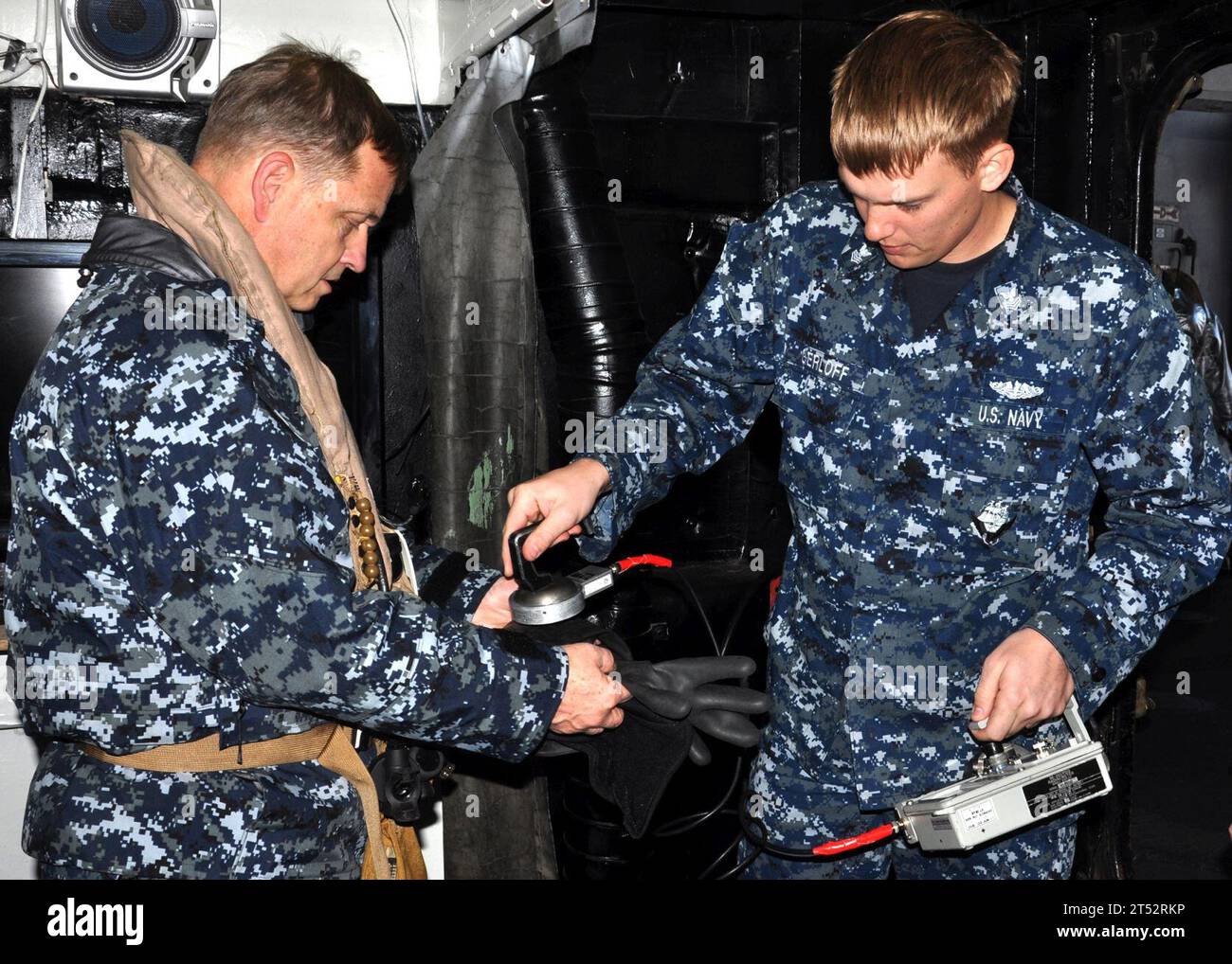 amphibious dock landing ship, Amphibious Force 7th Fleet, navy, Radiac ...