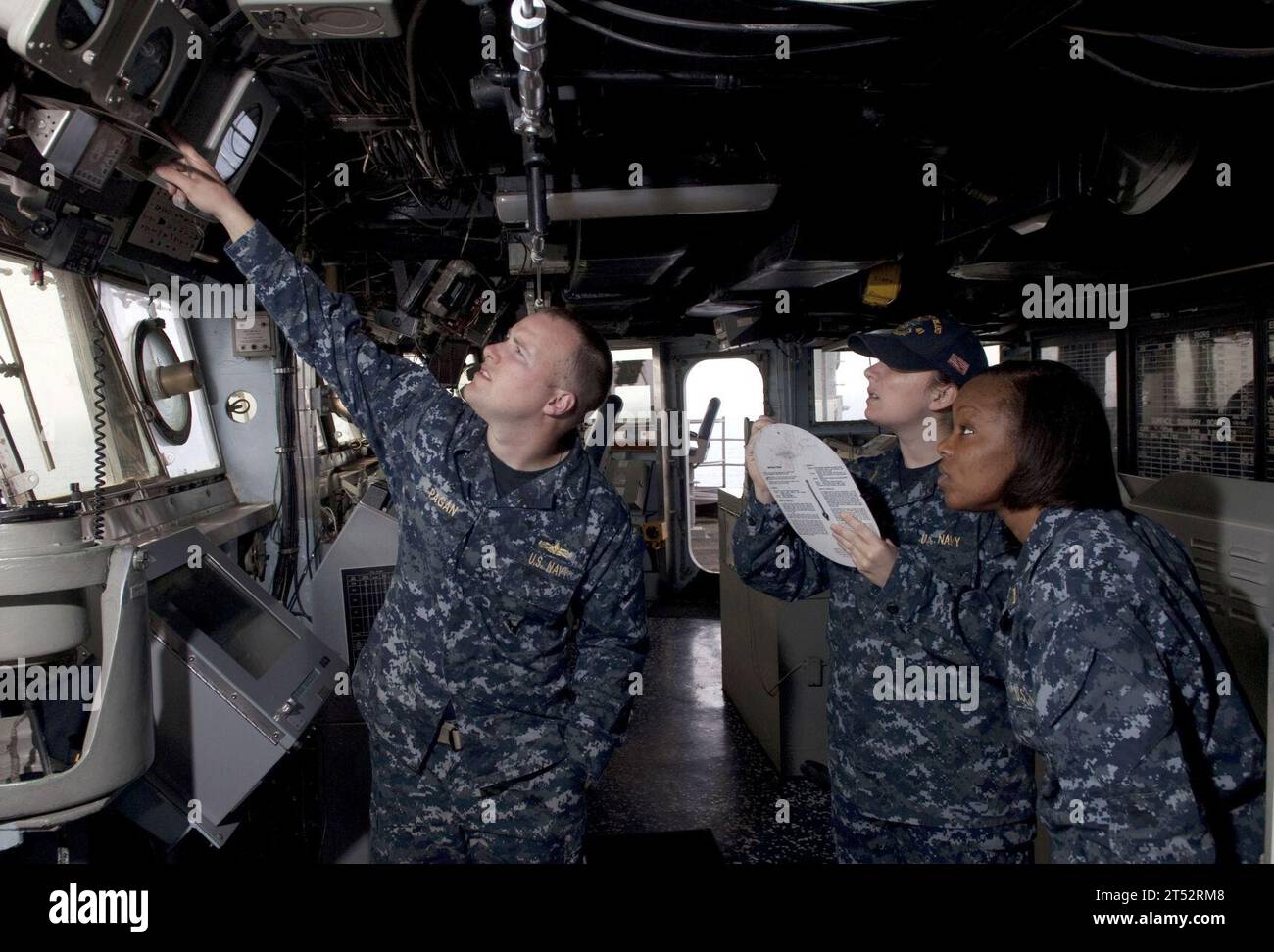 amphibious dock landing ship, Bataan Amphibious Ready Group, bridge ...
