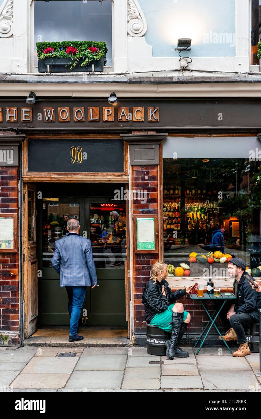 People Sitting Outside The Woolpack Pub In Bermondsey Street ...