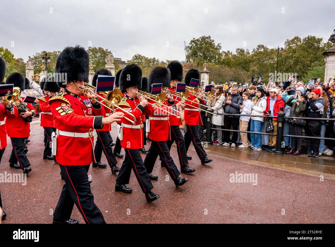 Guardsmen Arrive At Buckingham Palace For The Changing of The Guard ...