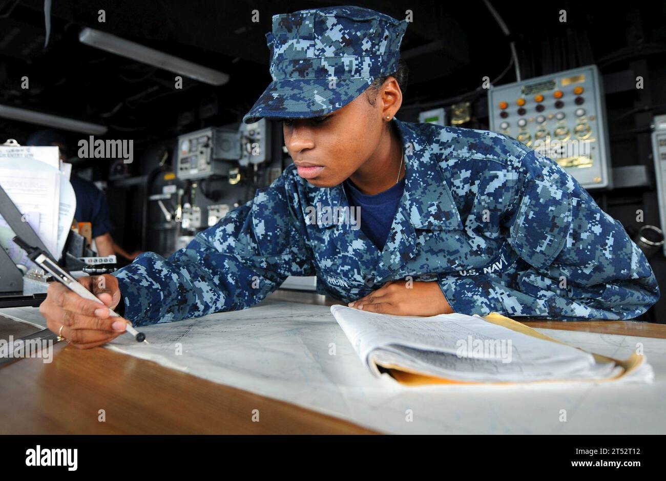 amphibious dock landing ship, LSD 52, Sailors, U.S. Navy, USS Pearl ...